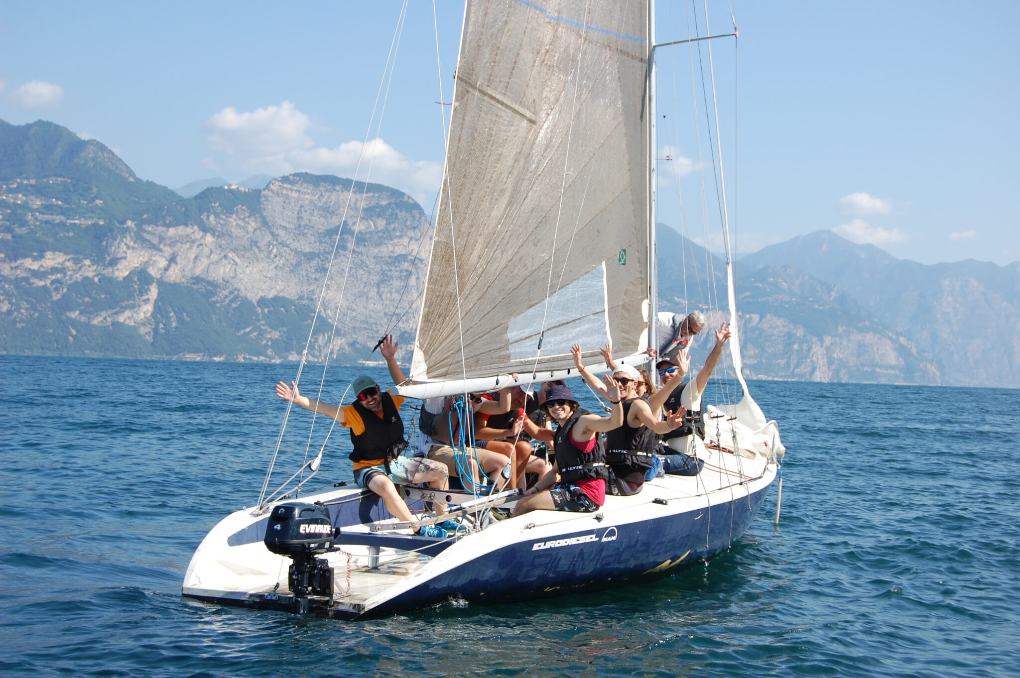 Team Building: Sailing at Lake Garda | www.neteye-blog.com
