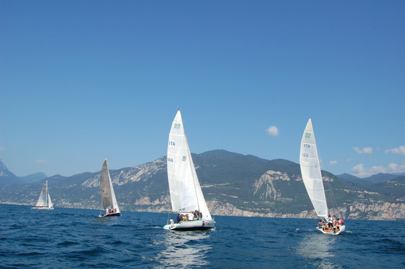 Team Building: Sailing at Lake Garda | www.neteye-blog.com